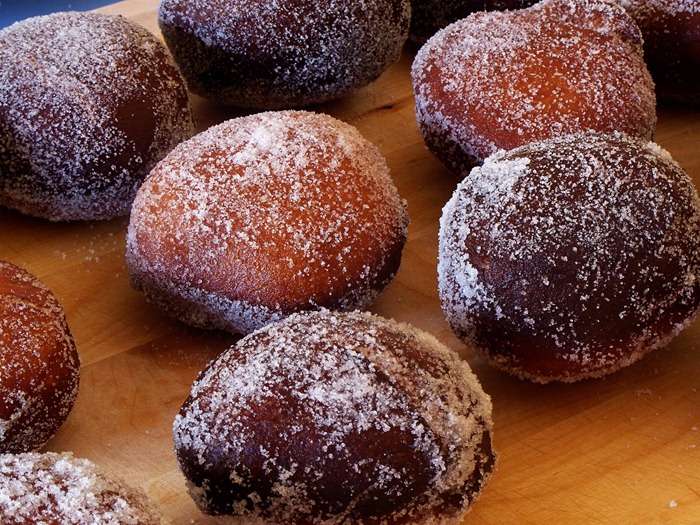 Daring Bakers’ Challenge: Dulce de Leche Bomboloni – Strawberry Notebook